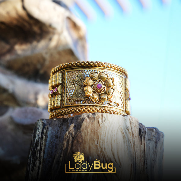 Gold-plated, openable Kara, mate polish – Ladybug